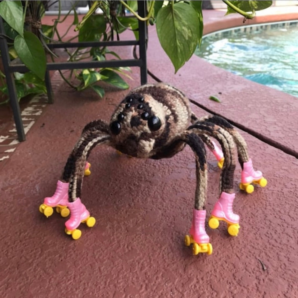 Gogara the Spider - Fully Posable Giant Spider – KnotturnAlleyGifts